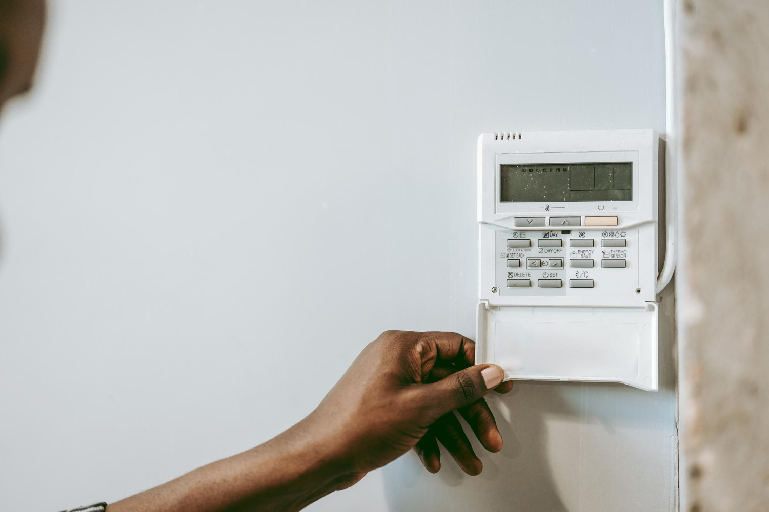 Common Thermostat Problems Affecting AC in Bellaire